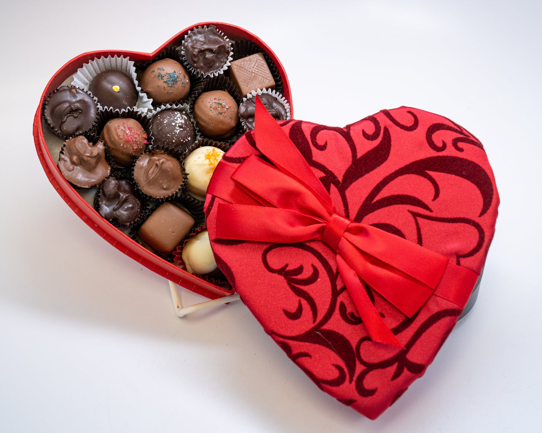 Heart box, red with ivy and bow, 8 ounces – Hercules Candy and ...
